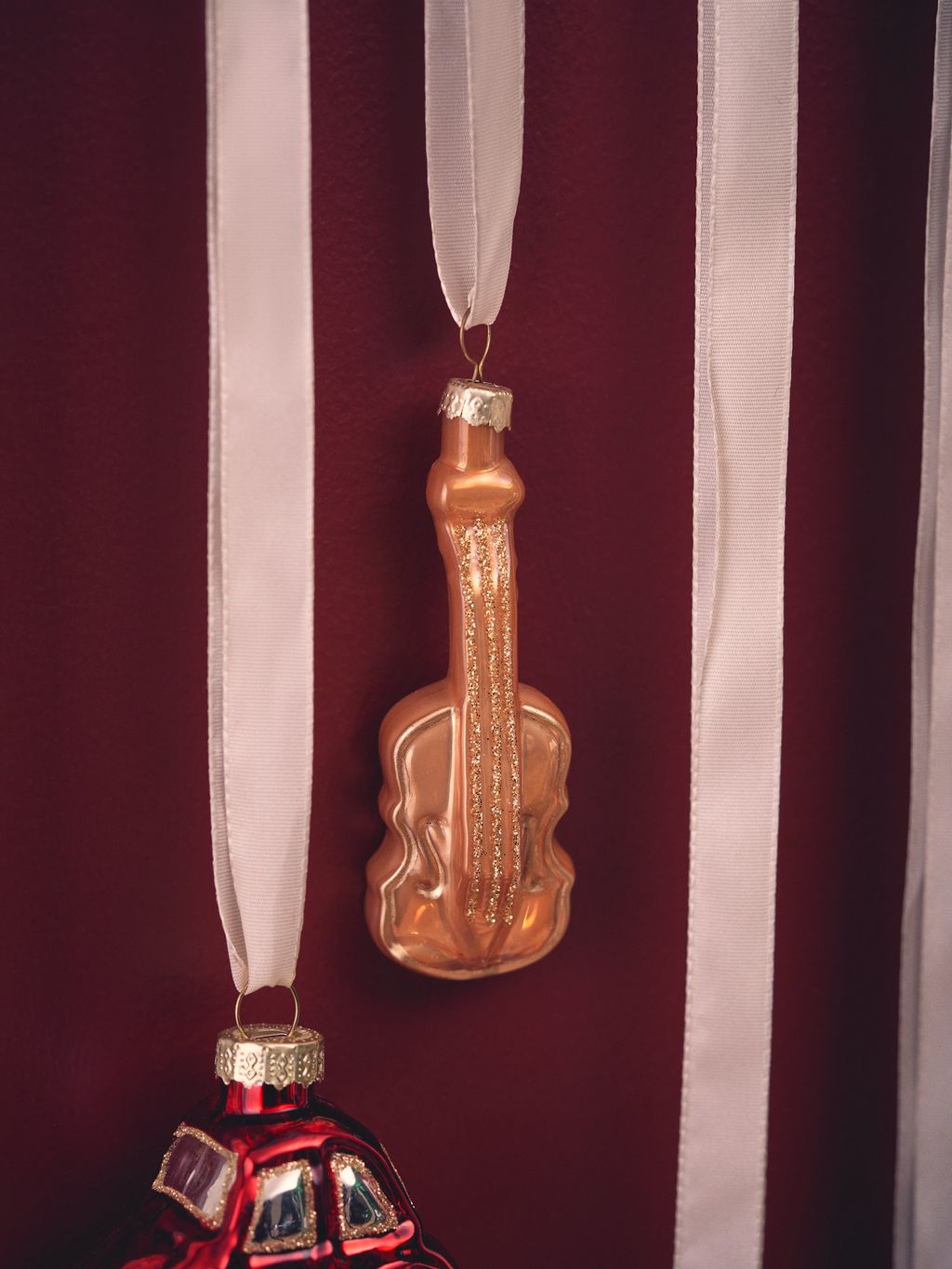 violin bauble