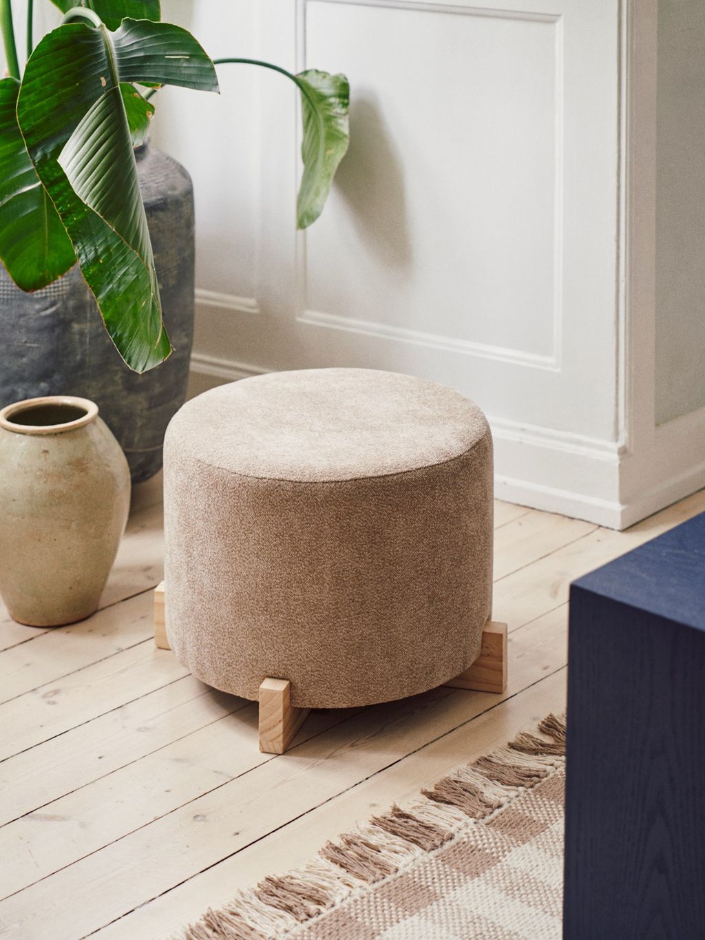 Pouffe with foot | Ø47 x 35 | Light Brown