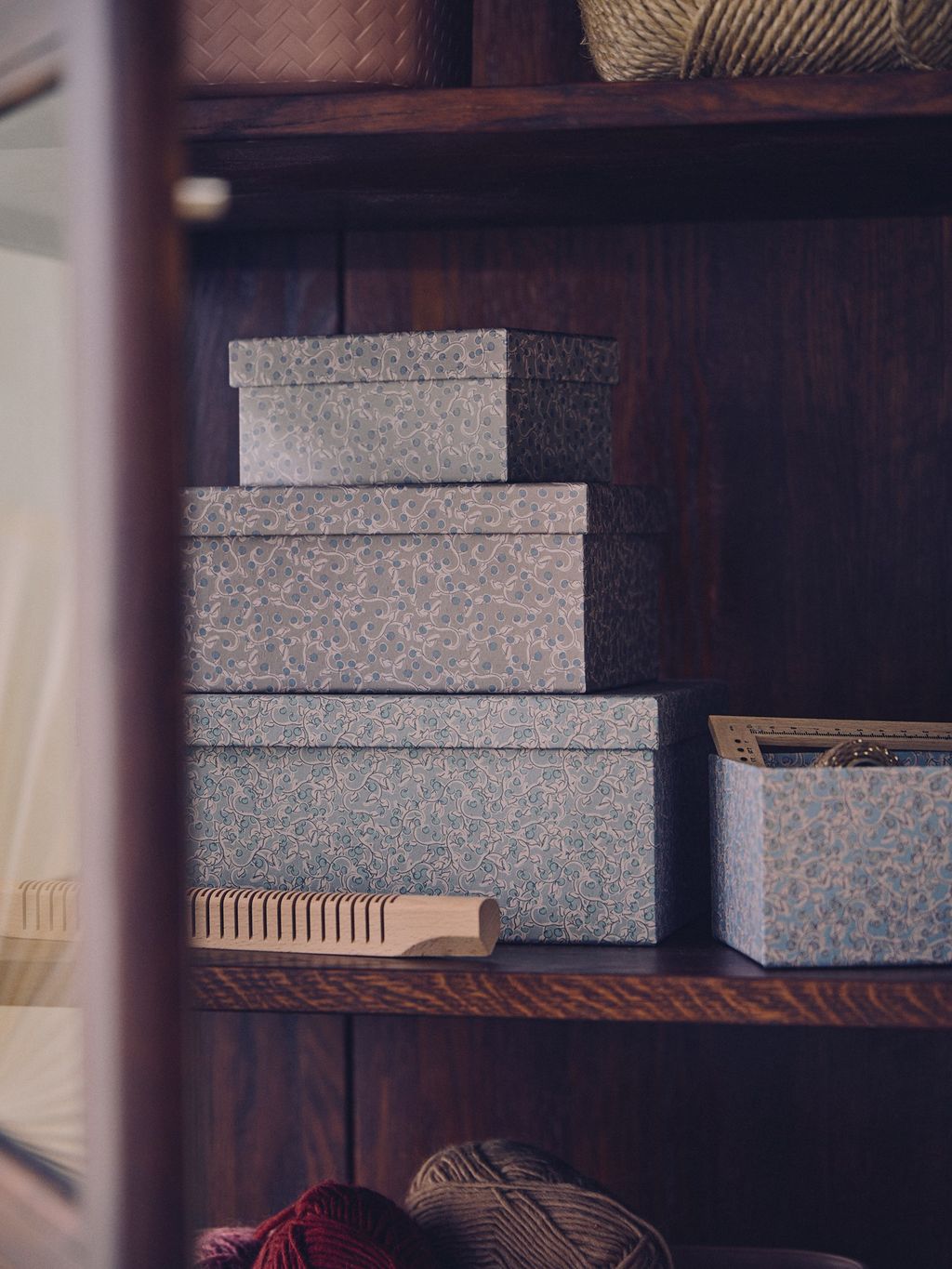 Box | Paper. 21.5 x 17.5 x 9.5 cm. | Warm Grey