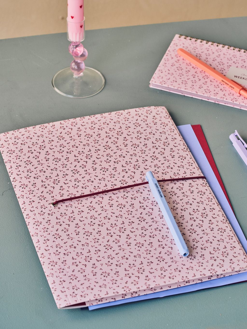 Aktenordner A4 | Papier/Elastisch. A4. | Rose, Red