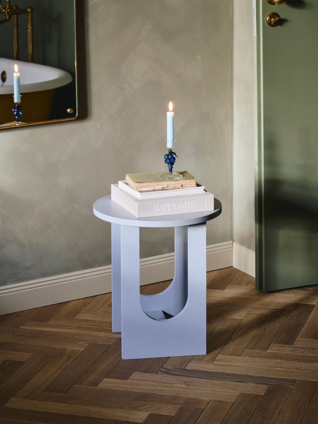 Side table | MDF/ash veneer. Ø40 x 45 cm. | Warm Grey