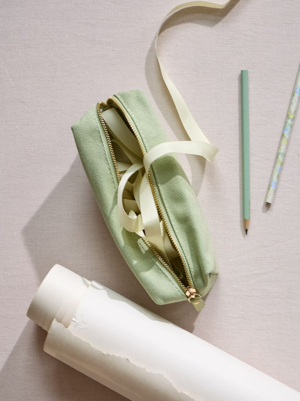 Trousse à crayons | Textile. 20 cm. | Olive Green, Off White